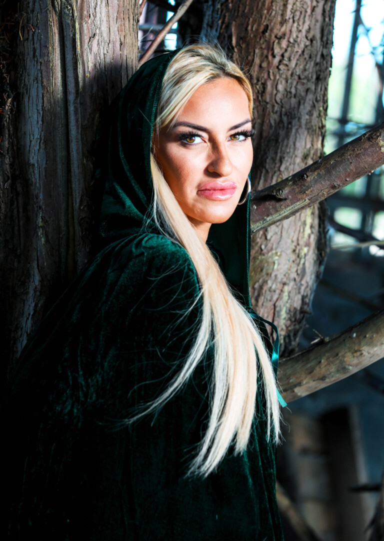 The song tells the story of one Traveller man and his horse, riding ...