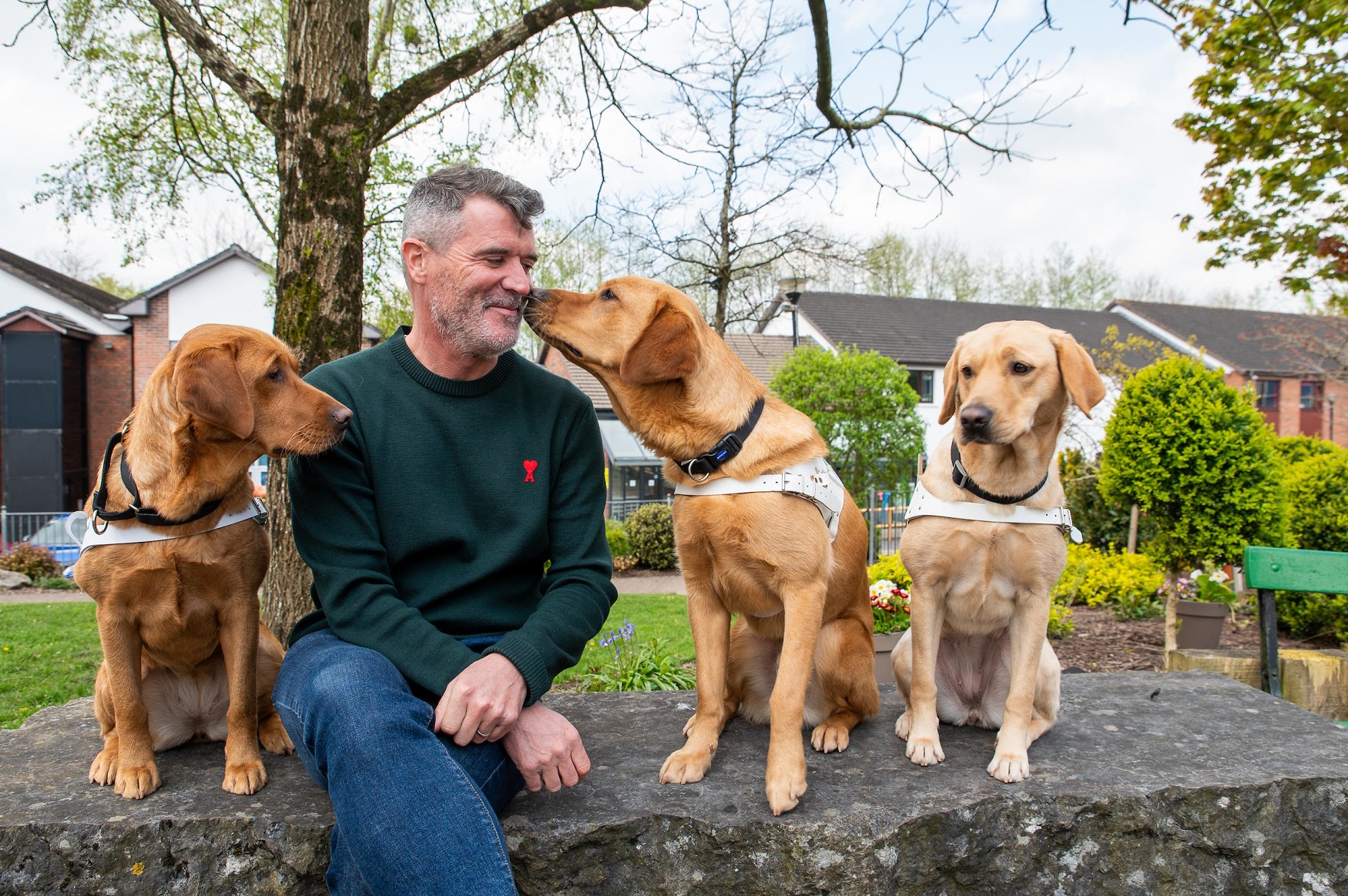 1-Roy-Keane-with-Guide-Dogs-Heidi-Hugo-and-Hope.jpg
